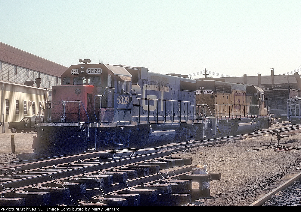 GTW 5829 and 5935 at BN Clyde Yard